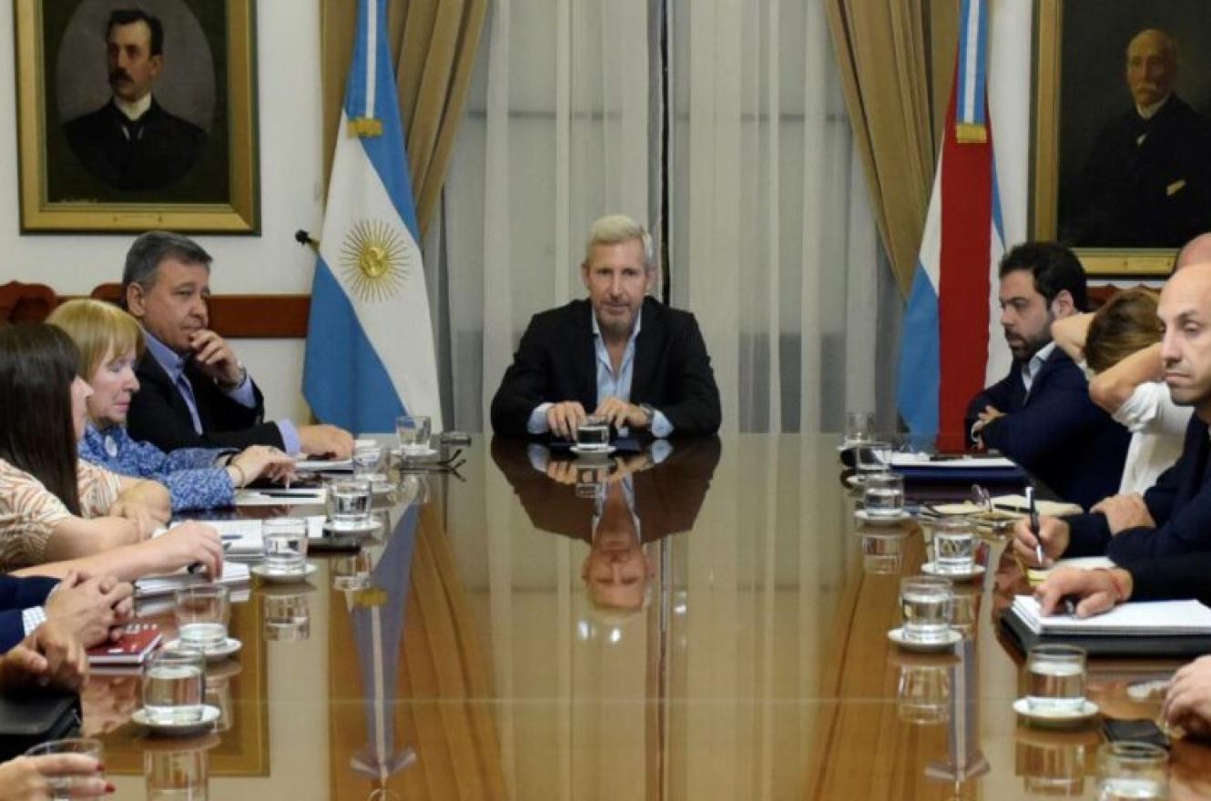 Salarios: docentes y estatales se reúnen con Frigerio y se conocerá el ... Salarios: docentes y estatales se reúnen con Frigerio y se conocerá el ...